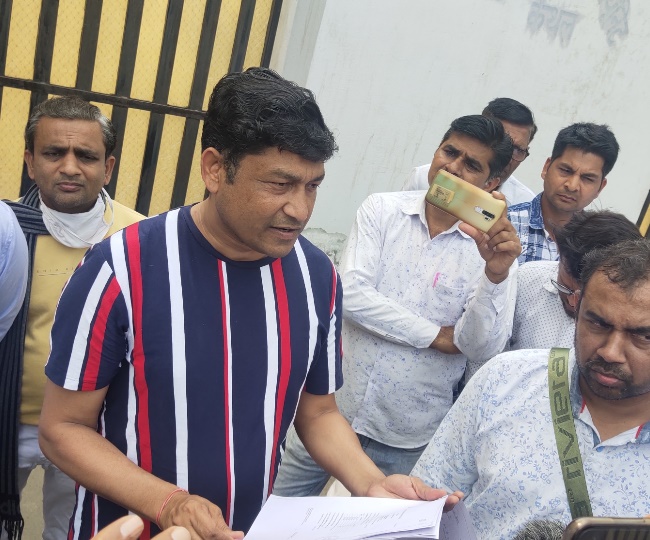 रॉकी मित्तल को लेकर कैथल पहुंची पुलिस, थाना घेरने पहुंचे मंडी आढ़ती ...