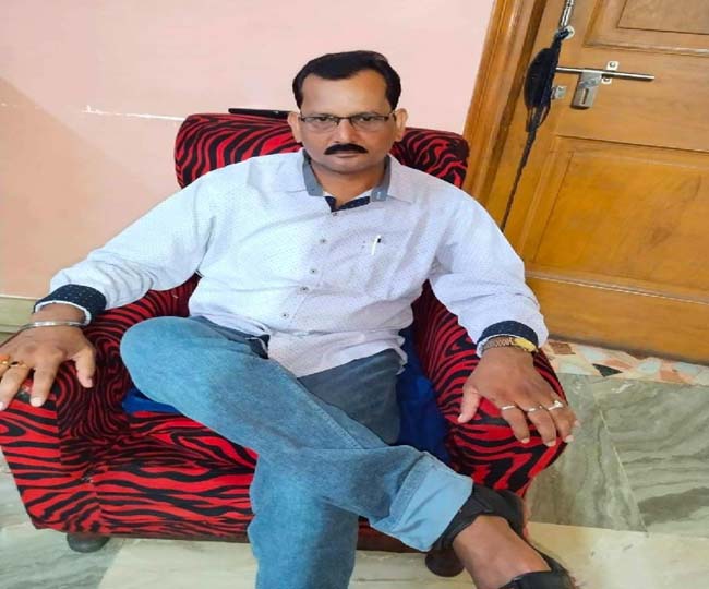 एसबीआइ चिरकुंडा शाखा के रिकार्ड रूम में लटकता मिला शव, मोबाइल की घंटी ...