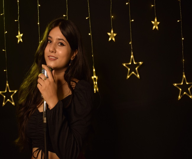 Singer Vatsala Song: मिलिए फीलिंग्स फेम गर्ल वत्सला से, जिनके गाने को ...