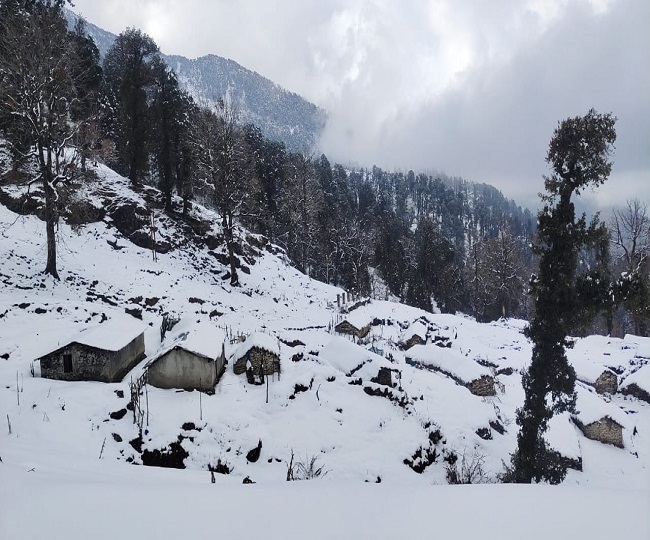 Snowfall in Uttarakhand : पिथौरागढ़ के मुनस्यारी और चौदास घाटी में ...