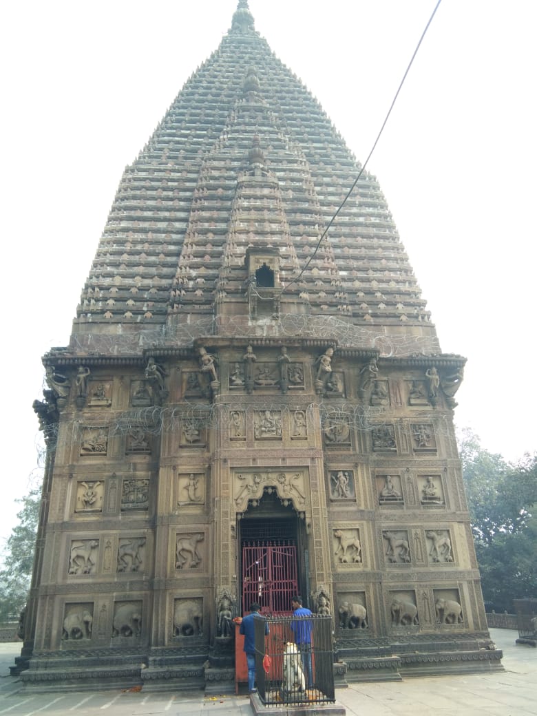 वाराणसी के रामनगर में सुमेर मंदिर और शास्त्री स्मृति संग्रहालय का ताला ...