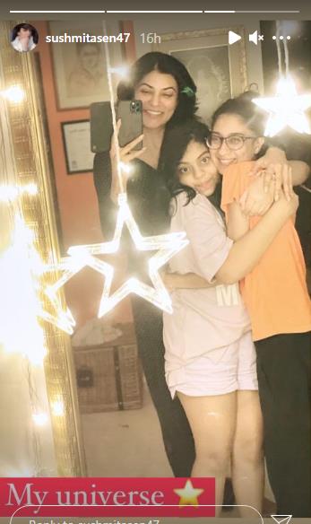 Sumita Sen ने अपनी बेटी रिनी और आलिशा के साथ शेयर की मिरर सेल्फी, लिखा ...