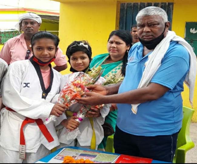 मिलिए धनबाद की शाखा बहनों से, अल्पआयु में ही Taekwondo Game में कमाया ...