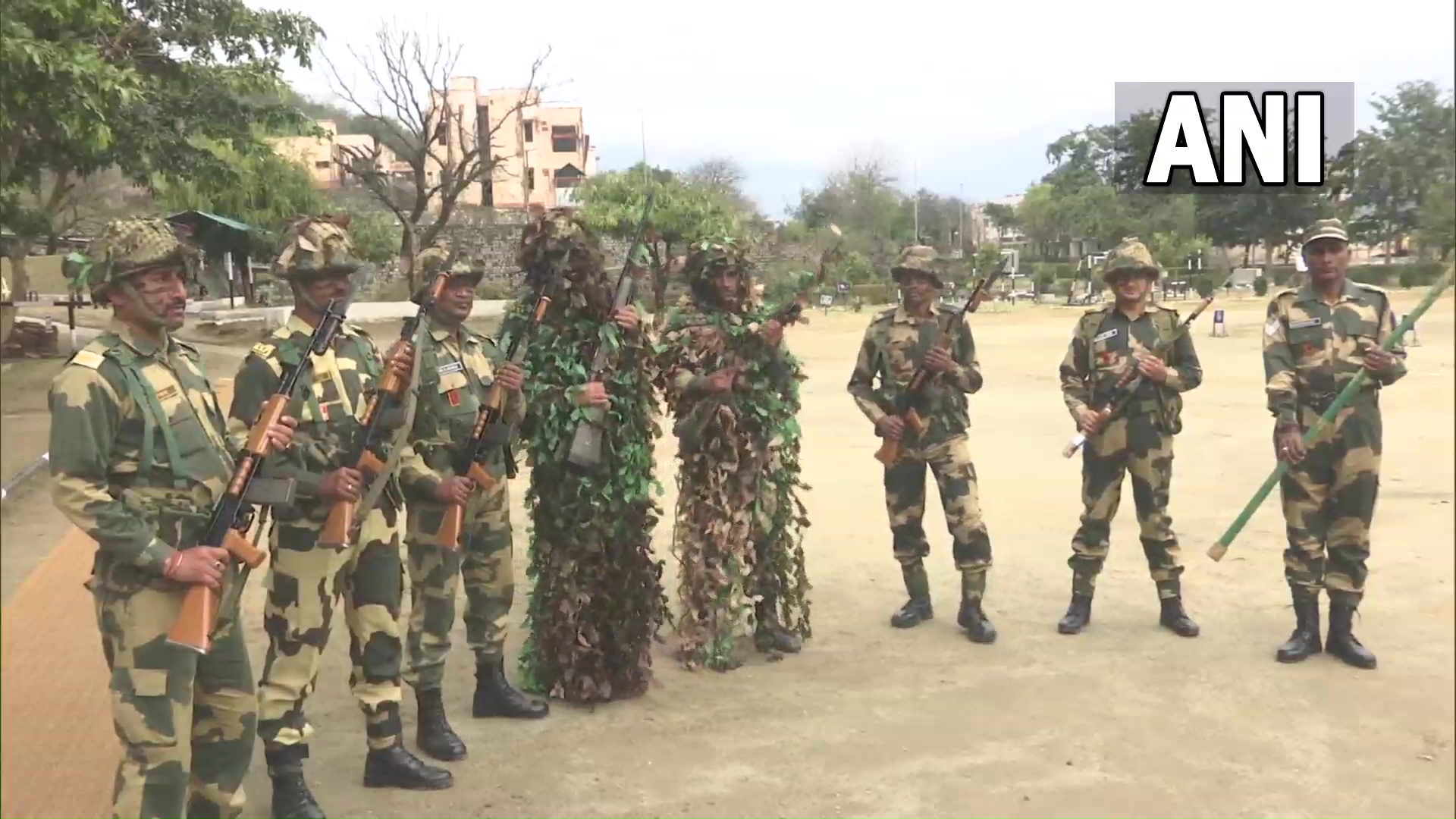 बीएसएफ के नए रंगरूटों को आतंकवाद से लड़ने के लिए दिया जा रहा 'कठोर ...