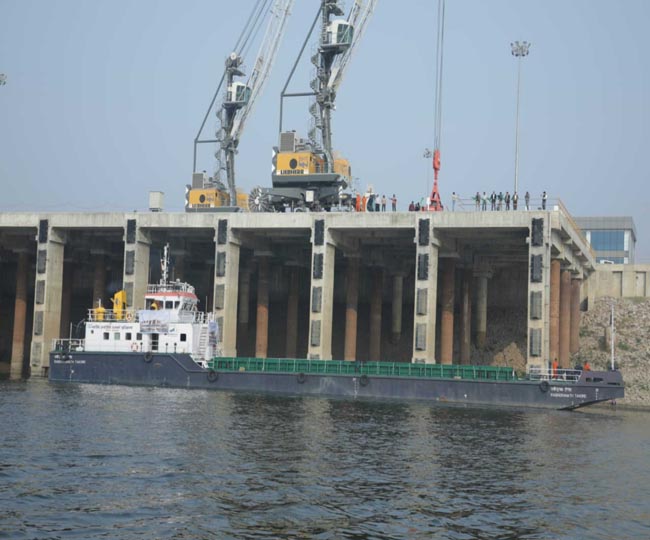 Ganga Waterway: वाराणसी से कोलकाता के बीच मालवाहक जहाजों का नियमित ...