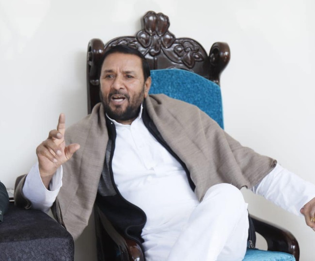 अवतार सिंह भड़ाना की पत्नी ममता ने प्रियंका गांधी से कहकर कटवा दिया था ...