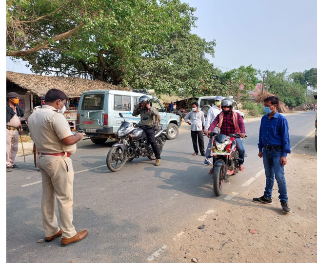 Bihar Lockdown Update: बिहार में बेवजह सड़क पर निकलने वालों की ऐसी खातिरदारी, देखें वीडियो और ...