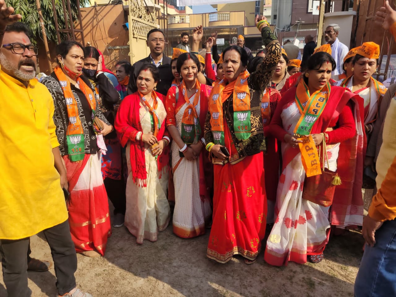 मऊ से भाजपा के मनोज राय निर्विरोध जिला पंचायत अध्यक्ष बने, कोई दूसरा ...