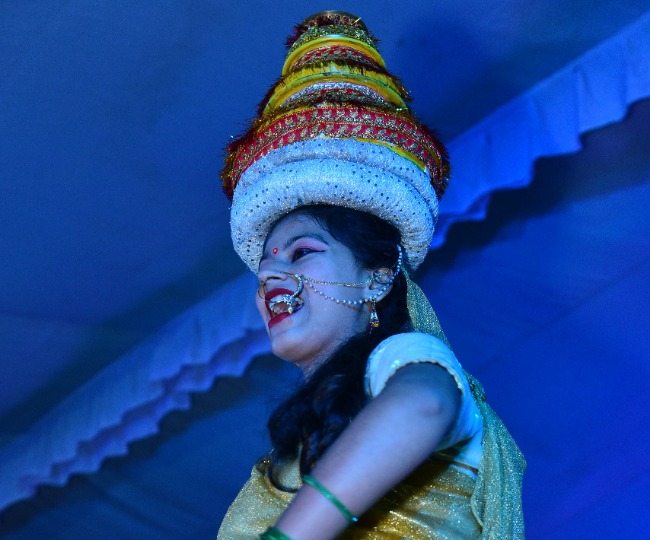 सिर पर मटकी रखकर नृत्य तो कभी परात की धार पर थिरकना, मिलिए लखनऊ की बाल ...