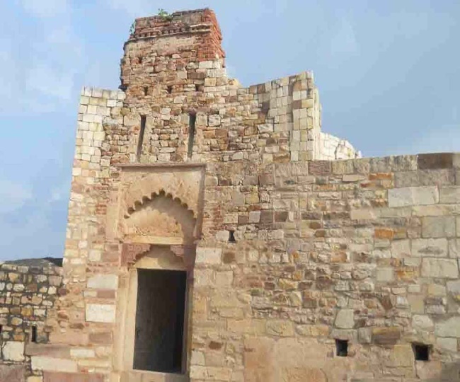 प्रयागराज में शंकरगढ़ के गढ़वा के पुराने किले में छुपा है प्राचीन वैभव ...