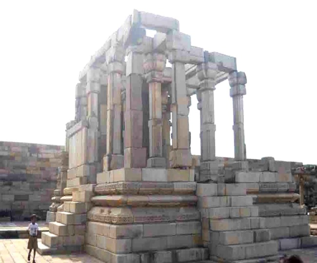 प्रयागराज में शंकरगढ़ के गढ़वा के पुराने किले में छुपा है प्राचीन वैभव ...