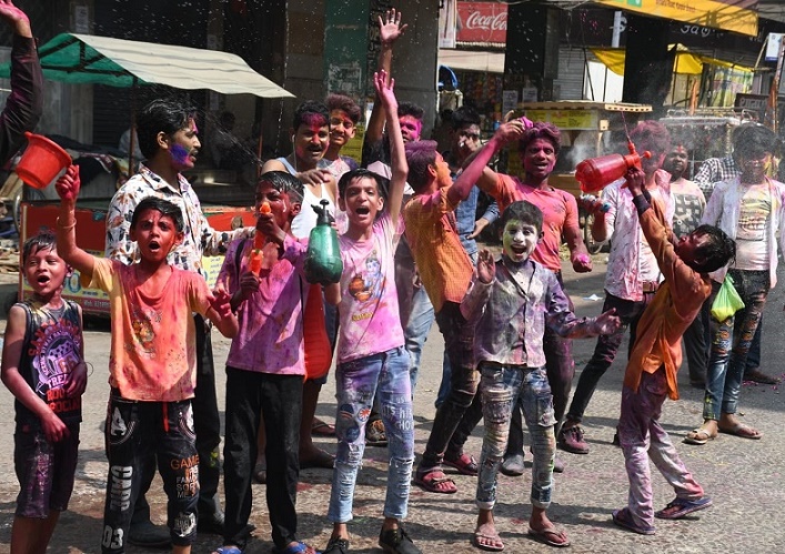 Happy Holi : होली के रंगों में डूबा उत्सव रसिया शहर बनारस, होरी और फाग ...