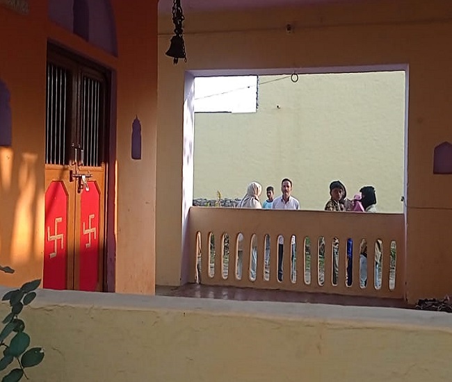 अराजक तत्‍वों ने लिखा पत्र और खंडित कर दी मूर्तियां, हिंदूवादी लोगों ने ...
