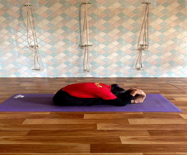 Health Tips: खानपान में बदलाव से बढ़ रहा घुटनों में दर्द, योग की इन ...