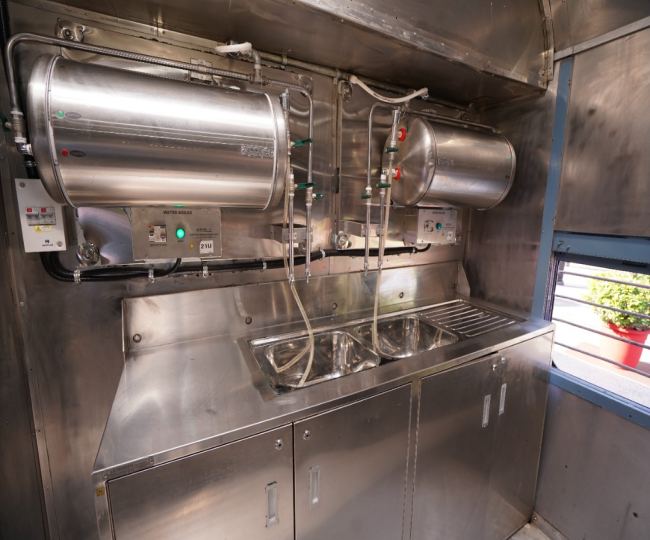 रेलवे ने यात्रियों की सुविधा के लिए उठाया कदम, अब मिलेगी आधुनिक पेंट्री ...