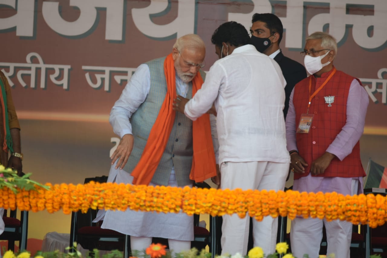 PM Narendra Modi In Varanasi : तस्‍वीरों में देखें पीएम नरेन्‍द्र मोदी ...