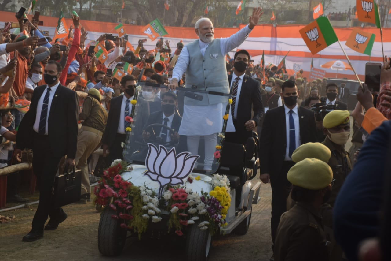 PM Narendra Modi In Varanasi : तस्‍वीरों में देखें पीएम नरेन्‍द्र मोदी ...