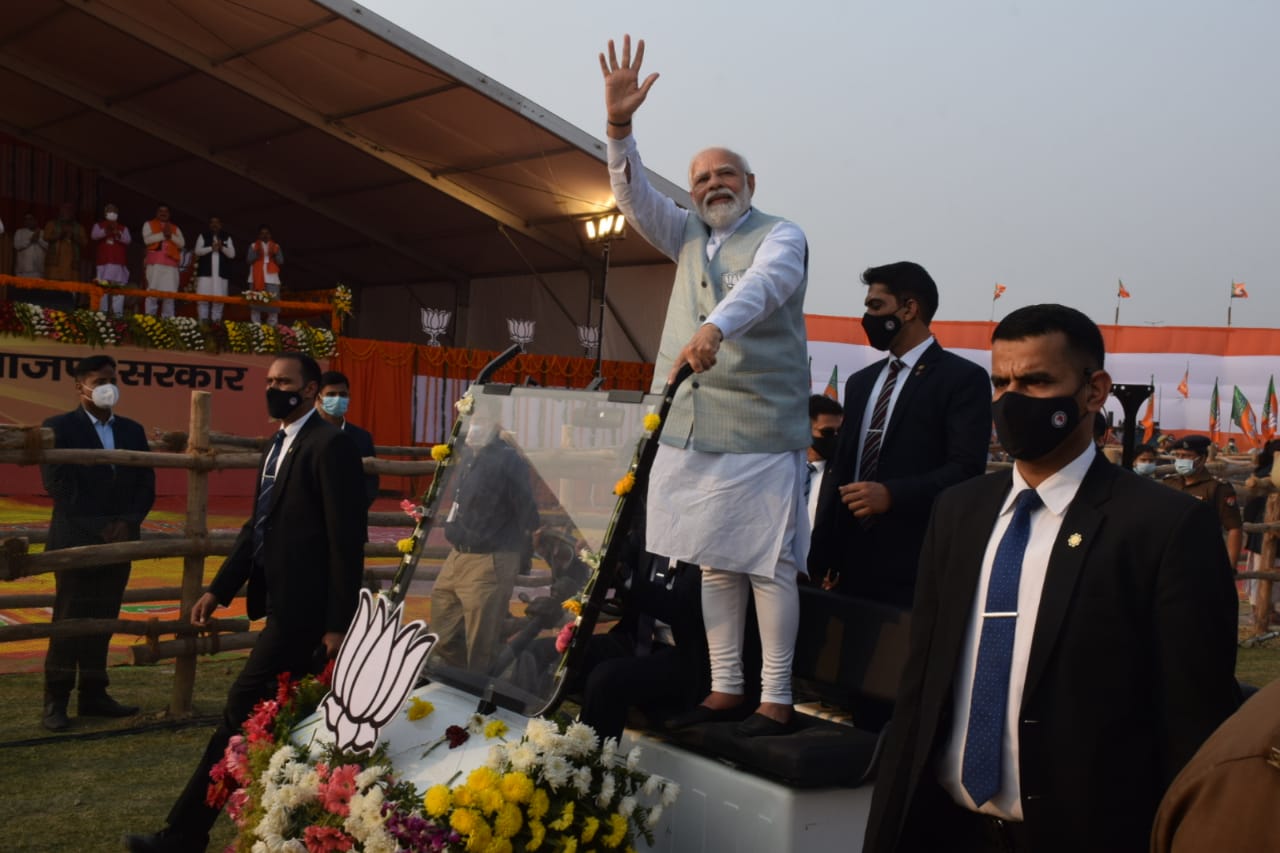 PM Narendra Modi In Varanasi : तस्‍वीरों में देखें पीएम नरेन्‍द्र मोदी ...