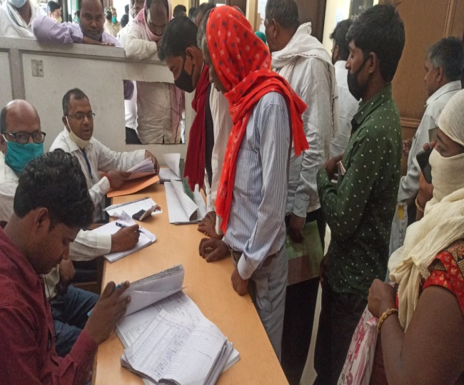 UP Panchayat Chunav 2021: पंचायत चुनाव में नामांकन को दावेदारों व ...