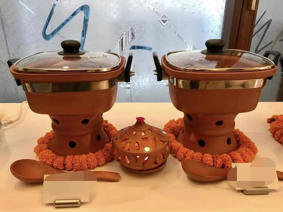 मिट्टी के बर्तन लगाएंगे 'सोंधेपन' का तड़का, मिट्टी के तवा के बाद अब ...