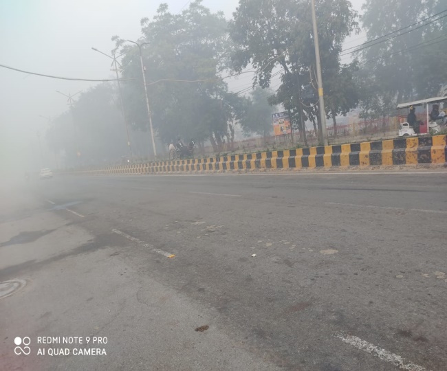 Prayagraj Weather Forecast : सुबह आसमान में छाया घना कोहरा, जनपद में अब ...