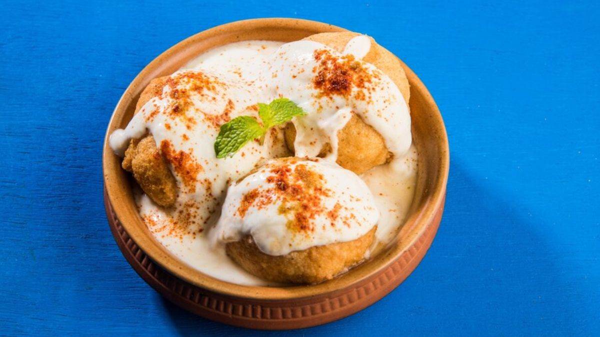 Dahi Bada Recipe: गर्मियों में पेट ठंडा रखने के लिए बनाएं टेस्टी दही ...