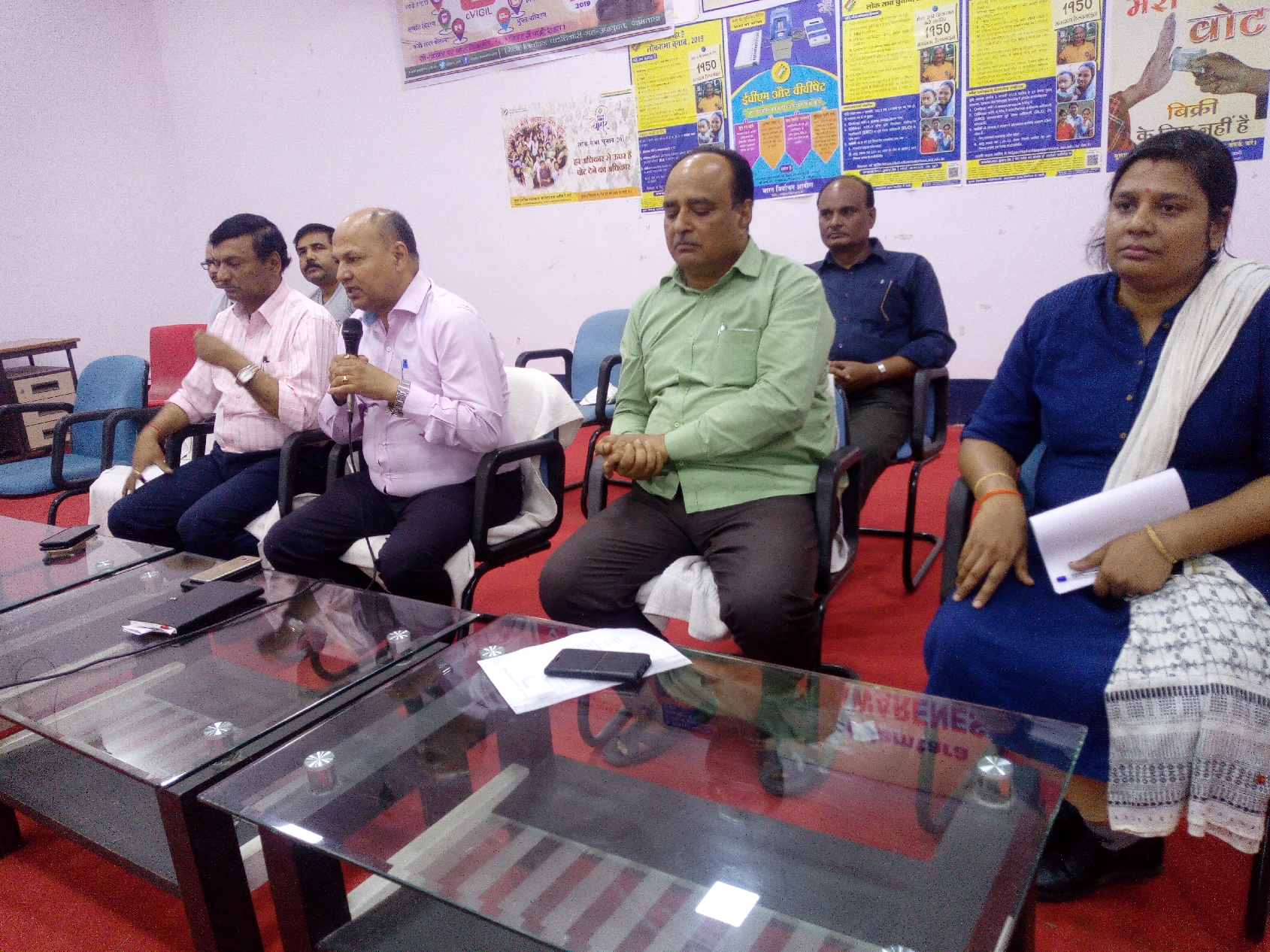 Lok Sabha Election 2019: मतदान से पहले शिक्षिकाएं पढ़ रहीं सखी बूथ की ...