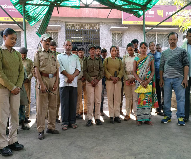 Pulwama Terror Attack: शहीद विजय के परिवार के एक सदस्य को नौकरी व दस ...