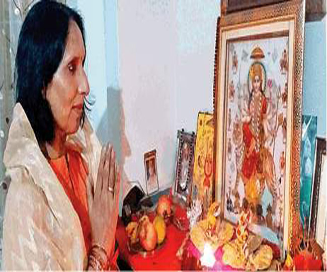 Durga puja 2019 : अमेरिका से मुंबई पहुंची तनुश्री दत्ता, देखिए जमशेदपुर ...