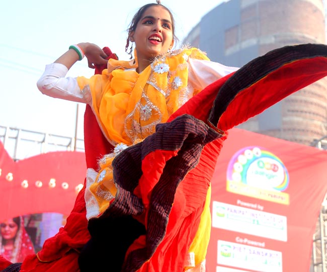 ठंड को भूल बैठे लोग, डीसी ने उठाई बंदूक, साल के आखिरी में मचा ऐसा धमाल ...