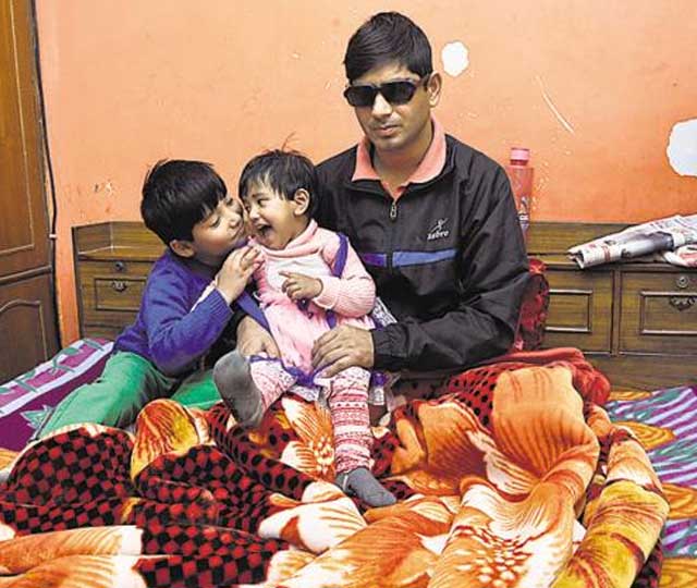 कमांडो राजेश नेगी ने लिखी वीरता की दास्तान, आंखें गंवाने के बावजूद ...