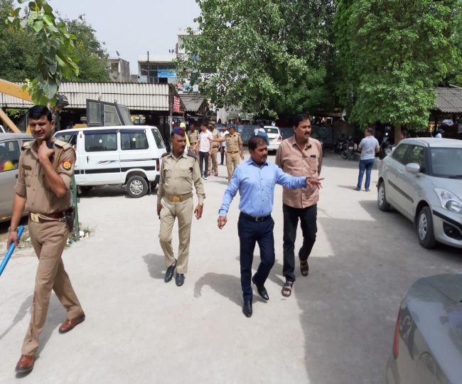 RTO ऑफिस के बगल चल रही है दलालों की समानांतर सत्ता - Agents active out ...