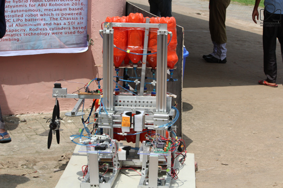 बीआइटी मेसरा के छात्रों ने बनाया शटल कॉक खेलने वाला रोबोट