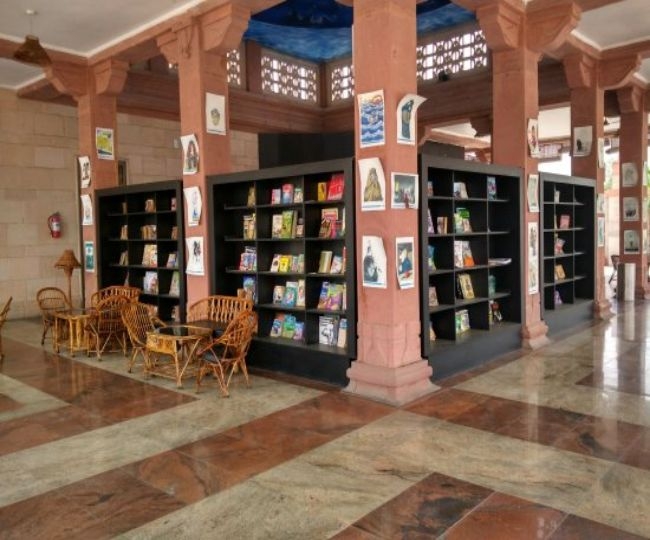 चाय की चुस्की और किताबों की संगत, लखनऊ की फिजा में घुल रहा अब ये रंग ...