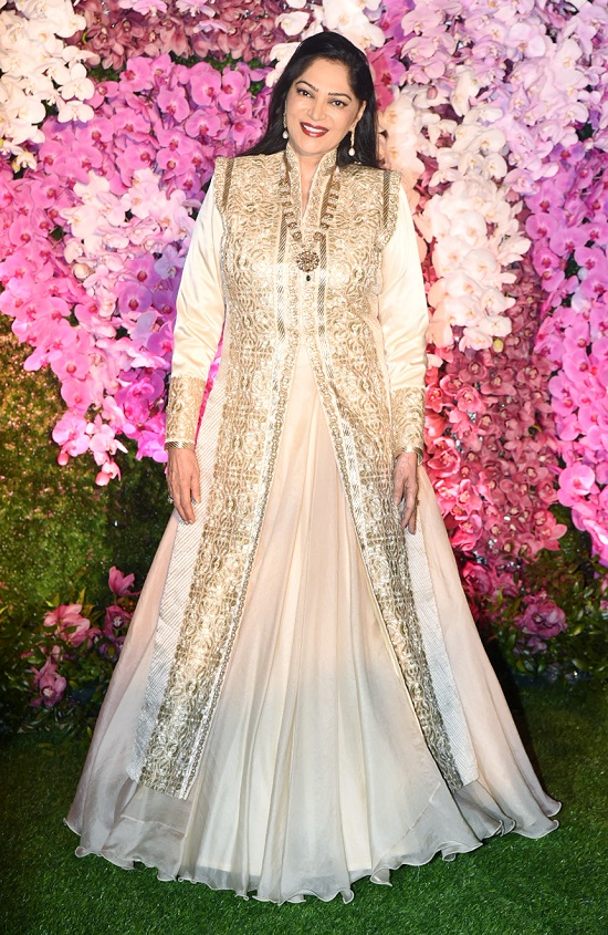 72 की उम्र में भी स्टाइलिश दिखती हैं राजकपूर की ये हीरोइन, अंबानी ...