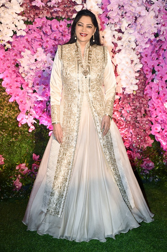 72 की उम्र में भी स्टाइलिश दिखती हैं राजकपूर की ये हीरोइन, अंबानी ...