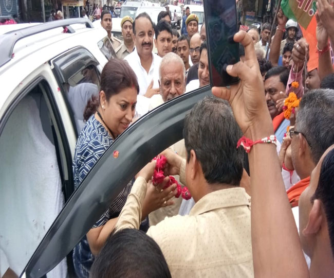 केंद्रीय मंत्री स्मृति ईरानी पहुंची अमेठी, निफ्ट के दीक्षांत समारोह में ...