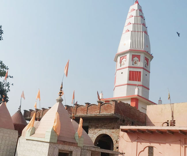 एक कुत्ते की समाधि, रोचक है कहानी, पहली फसल यहां लाते हैं गांव के लोग ...