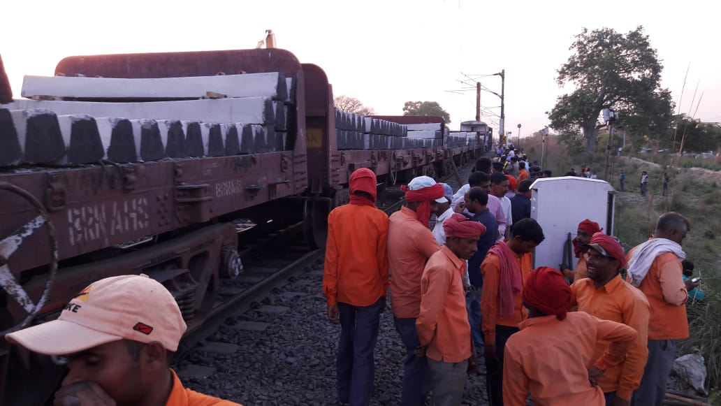 Poorva Express Derailed : कानपुर में दुर्घटना के बाद हावड़ा-दिल्ली ...