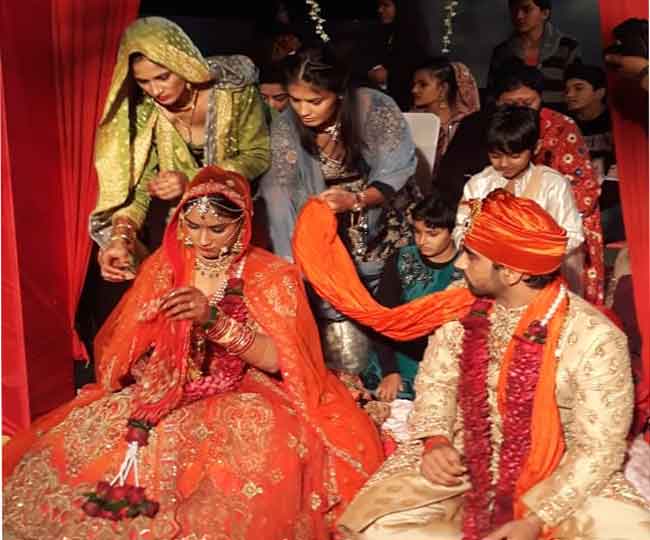 एक दूजे के हुए 'गोल्‍डन गर्ल' विनेश फौगाट और सोमवीर, शानदार समारोह में ...