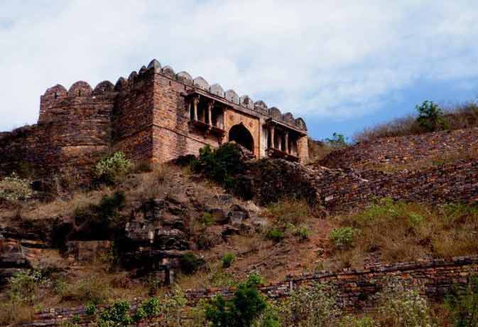 Paras Patthar Raisen Fort Story- Inext Live