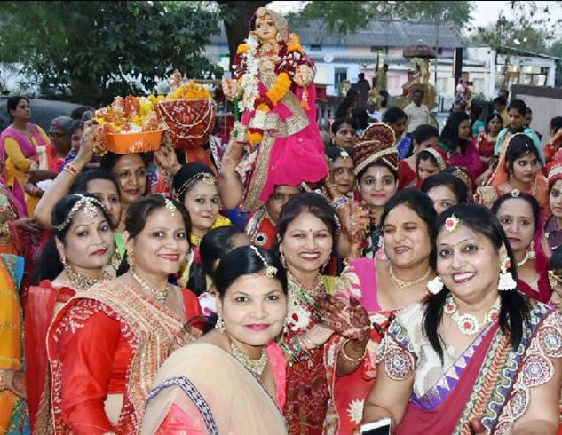 PHOTOS : गणगौर माता की प्रतिमा और जवारे सिर पर रख की आराधना