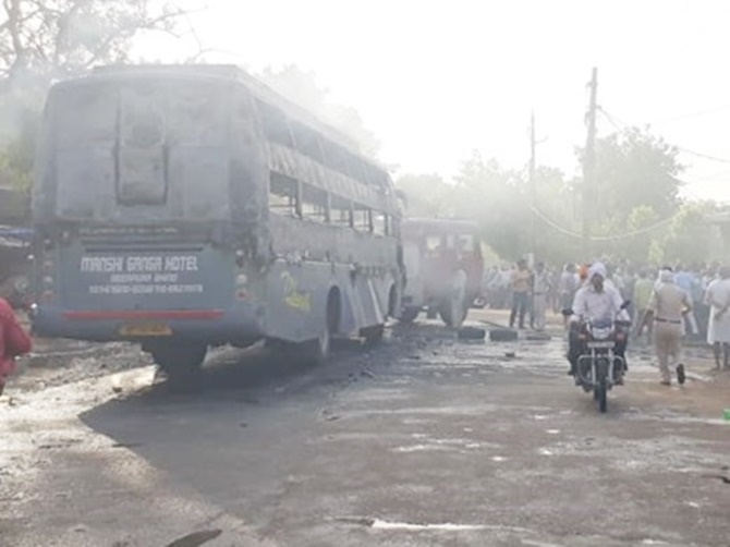 VIDEO भिंड में बस ने महिला को रौंदा, भीड़ ने बस जलाई