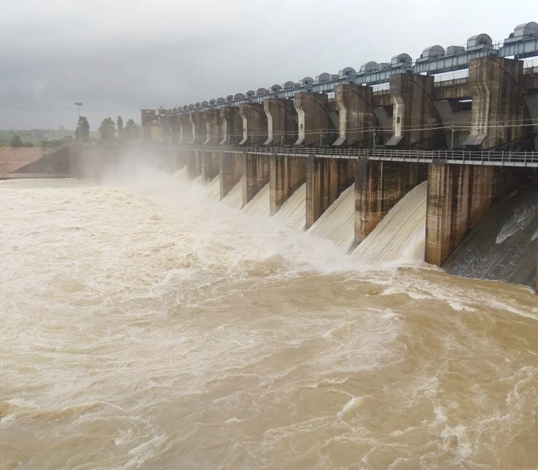 VIDEO : धमतरी का गंगरेल बांध लबालब, 9 गेट खोलना पड़े, अलर्ट जारी