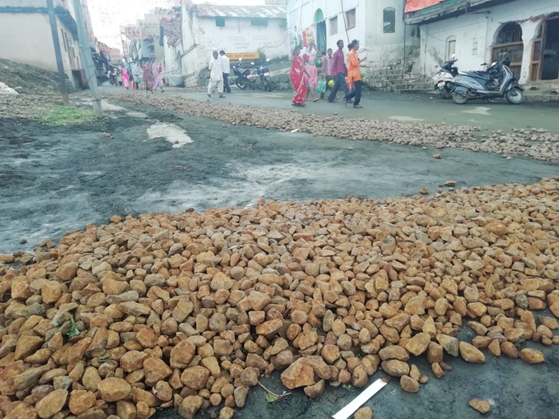 गोटमार मेला : पांढुर्णा में परंपरा के नाम पर फिर खून बहा, 700 से अधिक ...