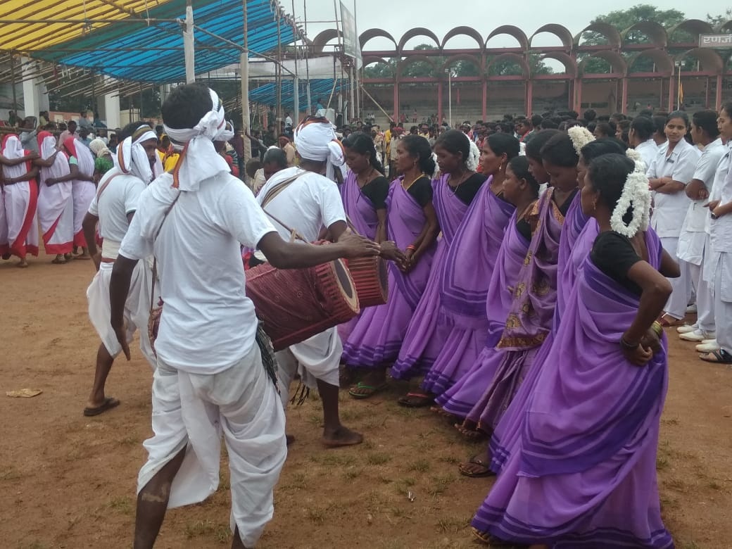 हरेली उत्सव की धूम, जब गेड़ी पर चढ़कर थिरके CM भूपेश - Hareli festive ...