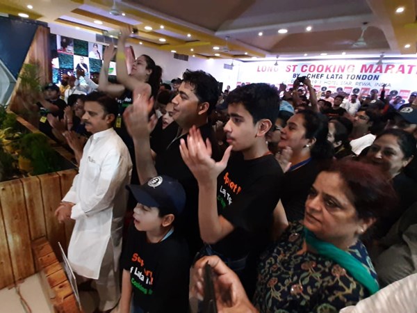 Longest Cooking Marathon : लगातार 72 घंटे खाना बनाकर रीवा की लता ने ...