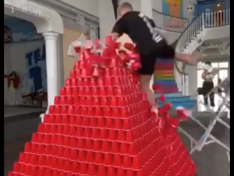 Video : कप से दो दिन में बनाया पिरामिड, आखिरी मौके पर हुआ ऐसा कि नेट ...