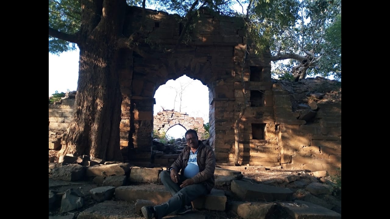 Jagdalpur : इस राजमहल में दबा है खजाना, इच्छाधारी नाग-नागिन करते हैं ...