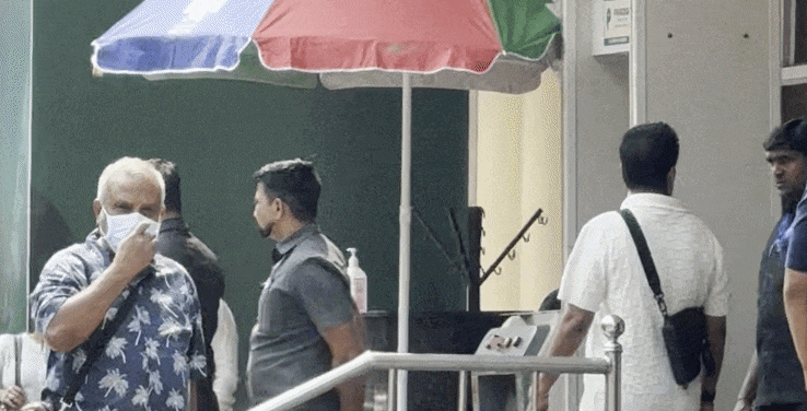 Salim Khan Hospitalized: 90 साल के सलीम खान की बिगड़ी तबीयत, पिता को ...